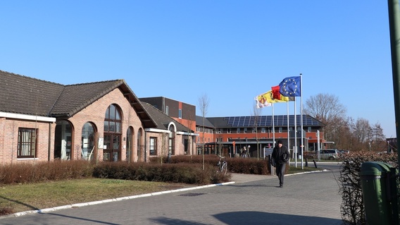 Pasfoto in Merchtem, 8€ :: De pasfotocabine in uw buurt